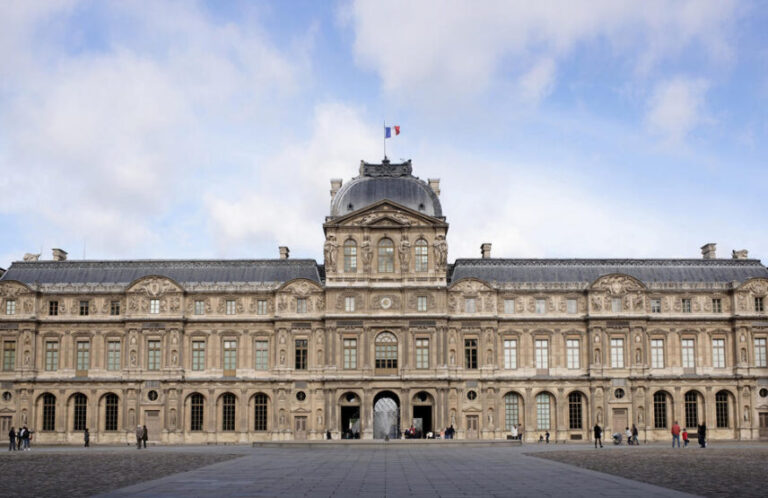 La Cour carrée du Louvre : trois siècles pour un décor - Actu-culture.com